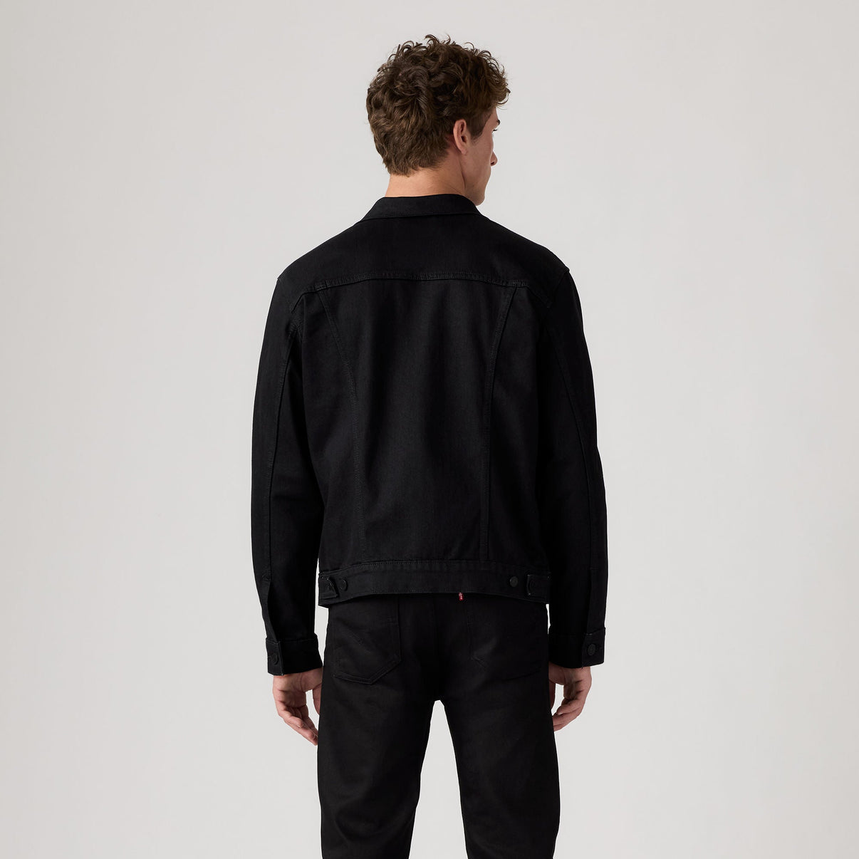 Men’s Trucker Jacket – Easy Fit, Lasting Style Built In