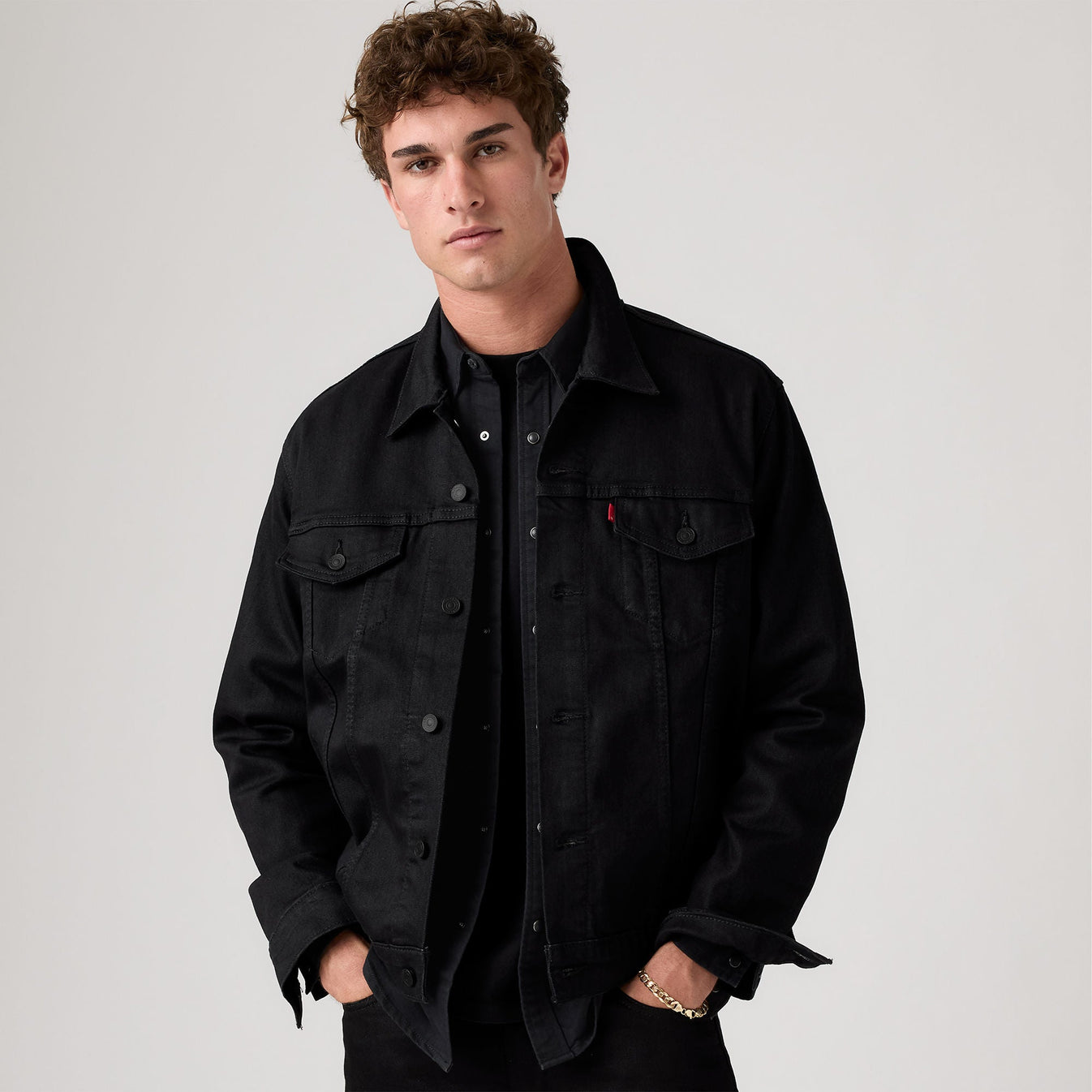 Men’s Trucker Jacket – Easy Fit, Lasting Style Built In