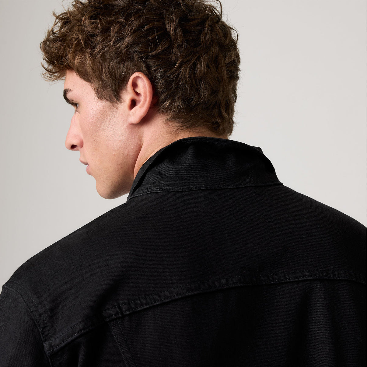 Men’s Trucker Jacket – Easy Fit, Lasting Style Built In